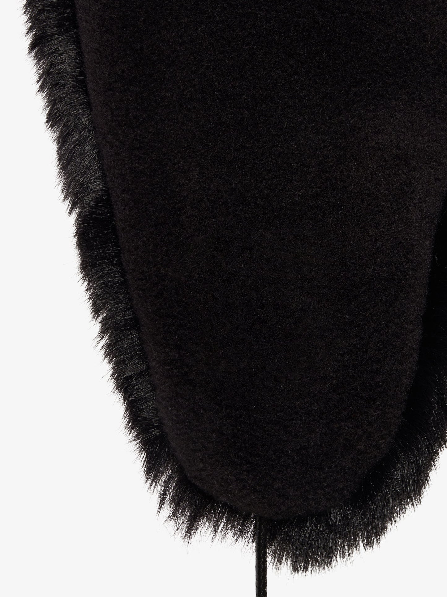 Black chapka – Walk in Paris